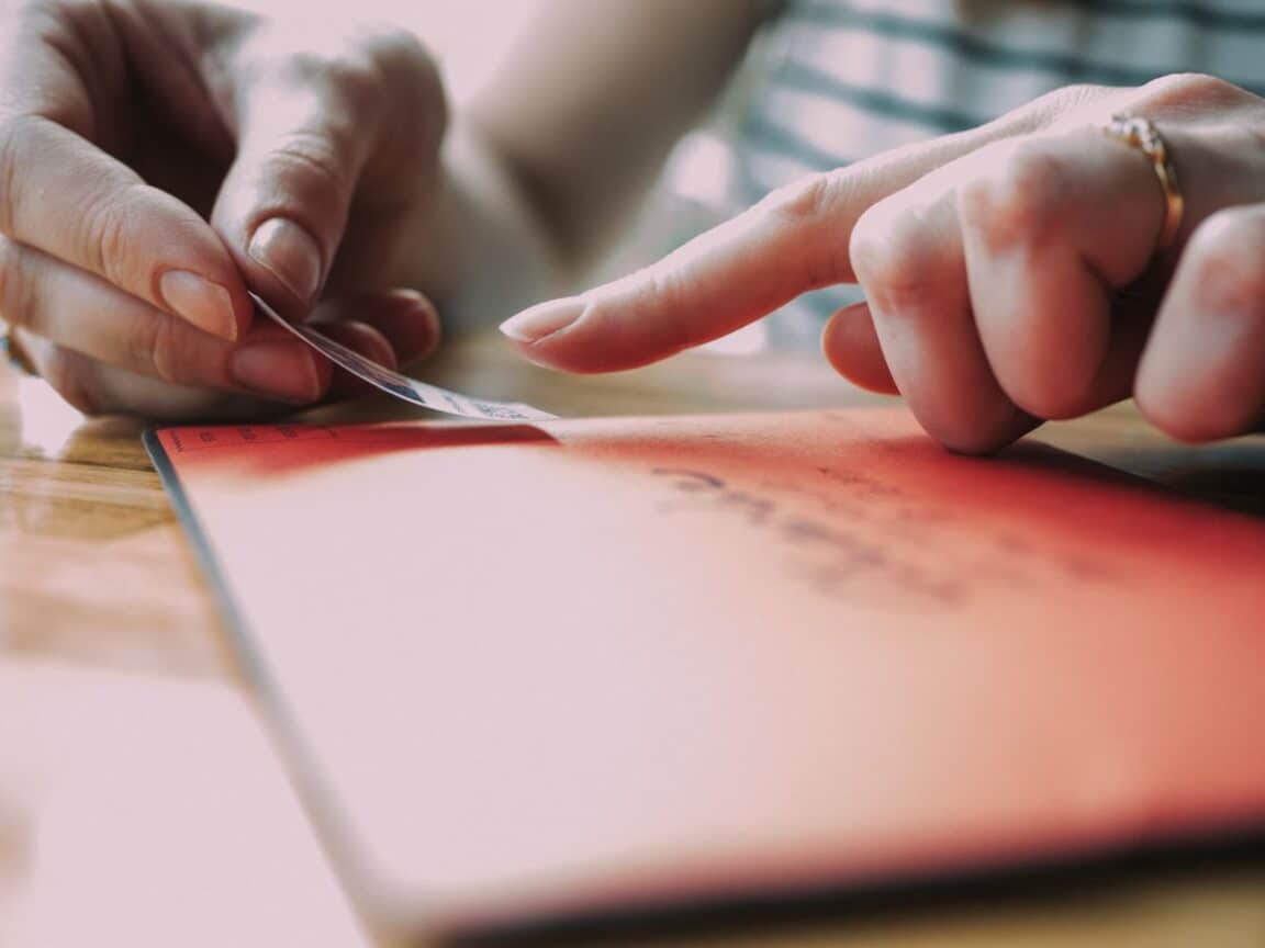 Quel est le prix d'un timbre? Tarifs 2025 La Poste