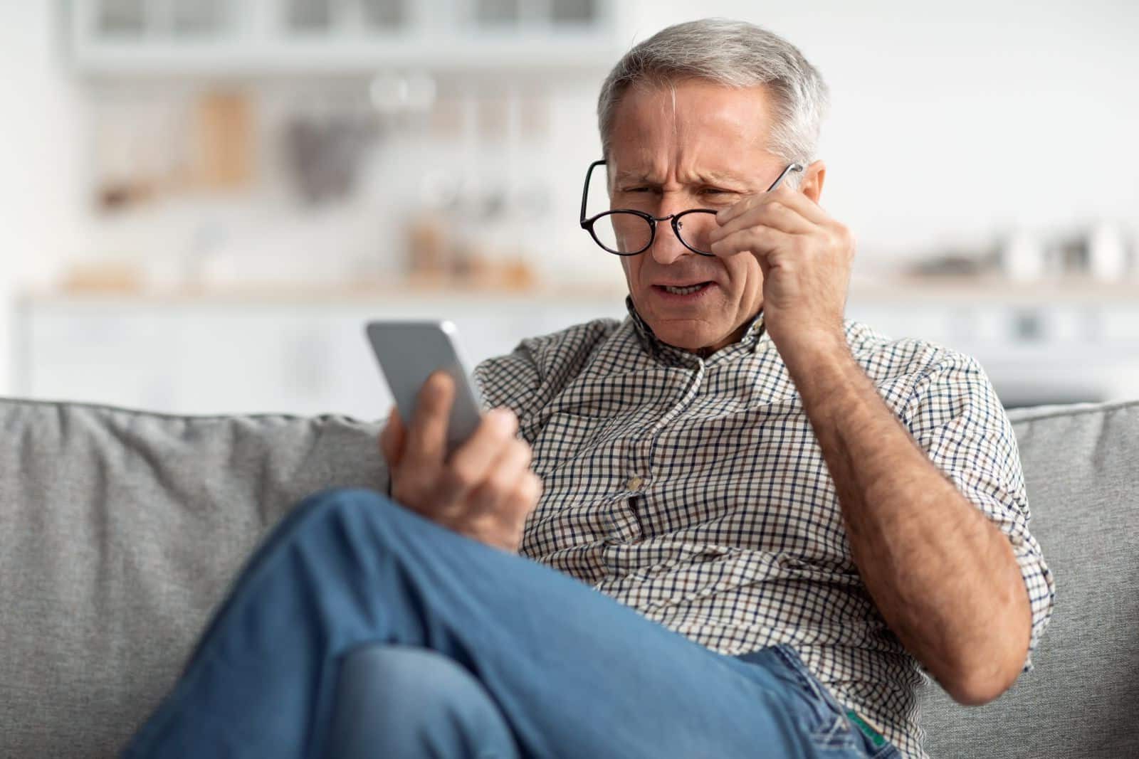 Appels et SMS frauduleux ciblant les retraités : ce que vous devez savoir pour éviter l'arnaque ...